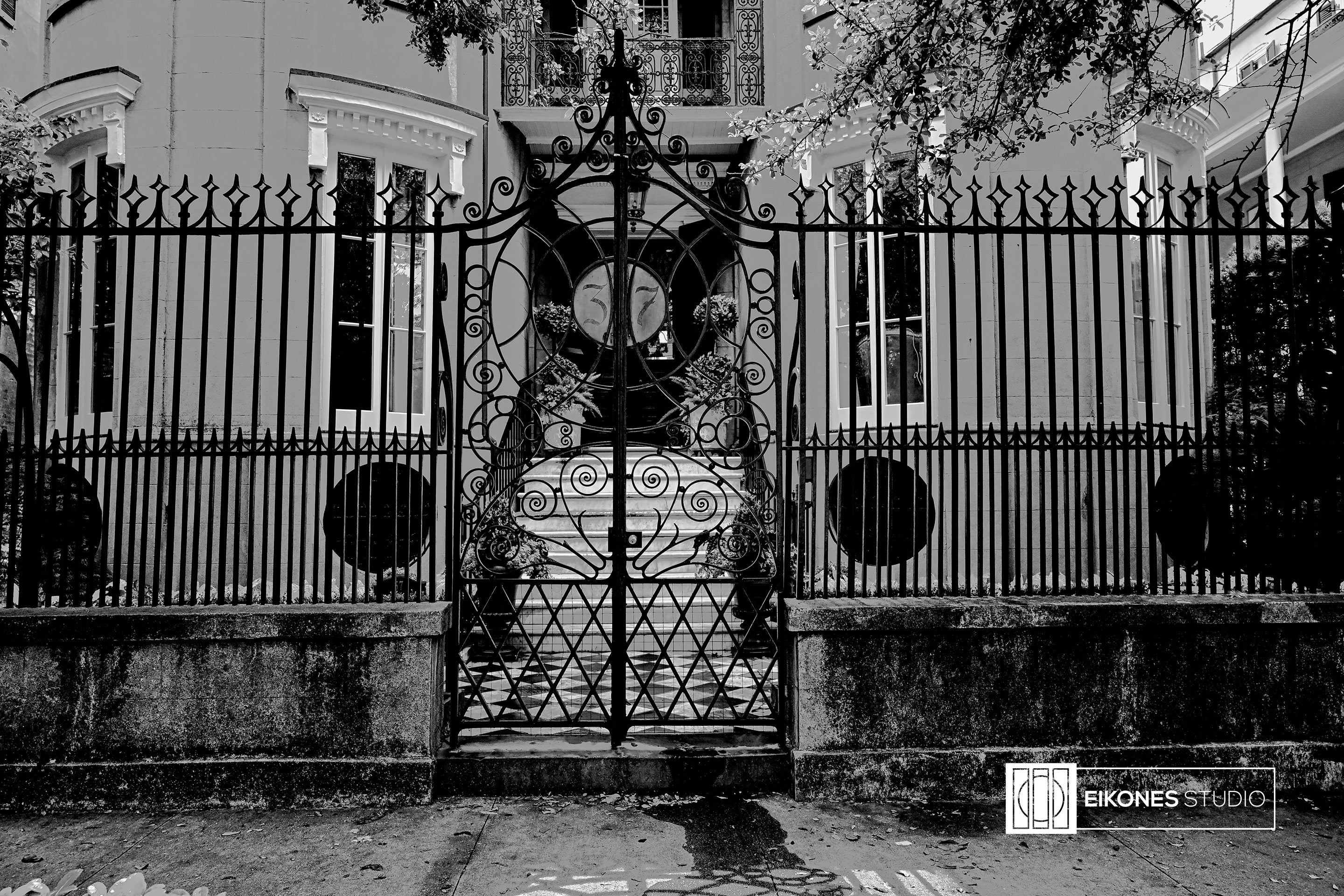 GATE 37 BW – Eikones Studio